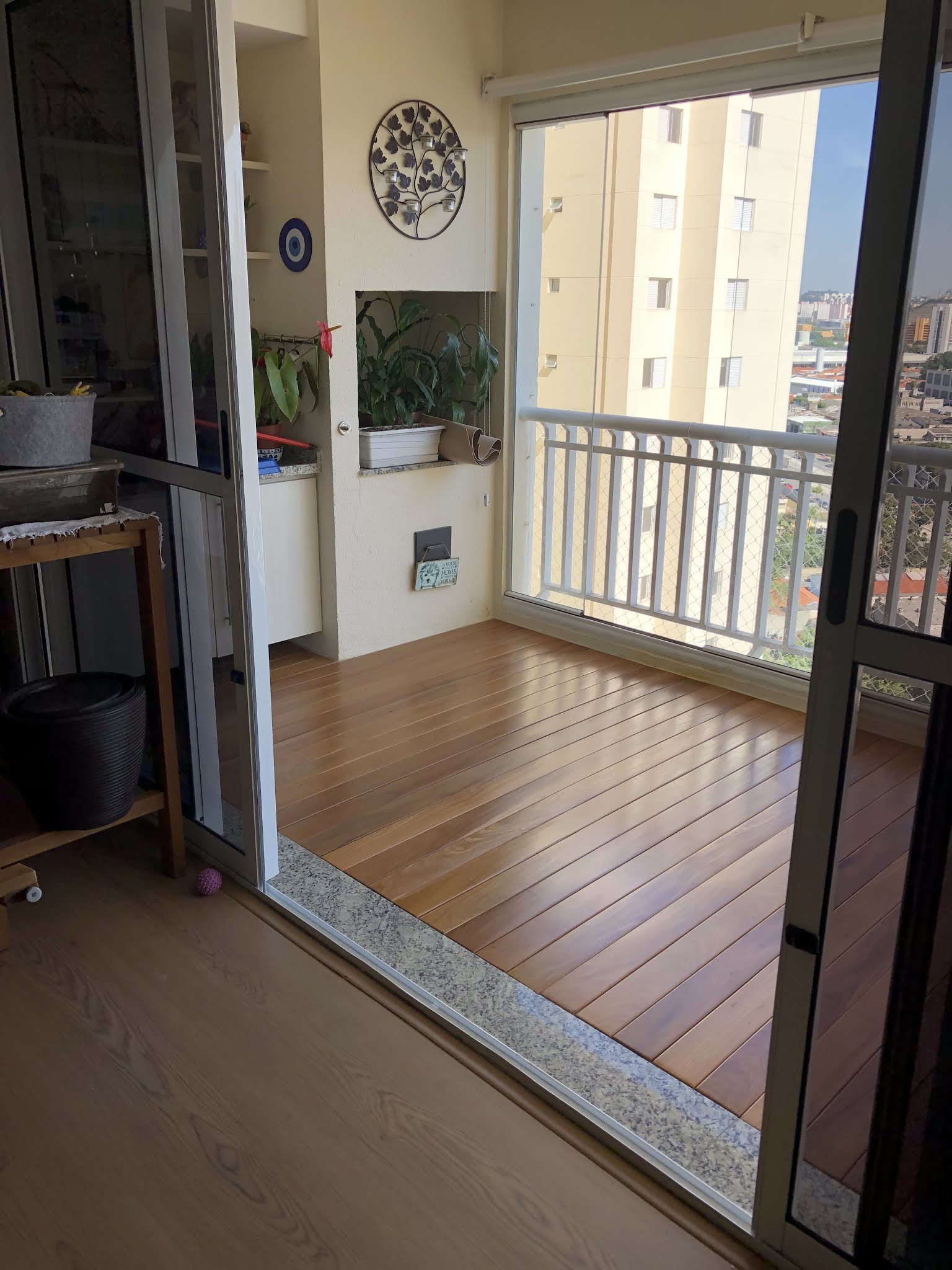 Atelier do Zero: Deck de cumarú para a varanda do apartamento da Camila