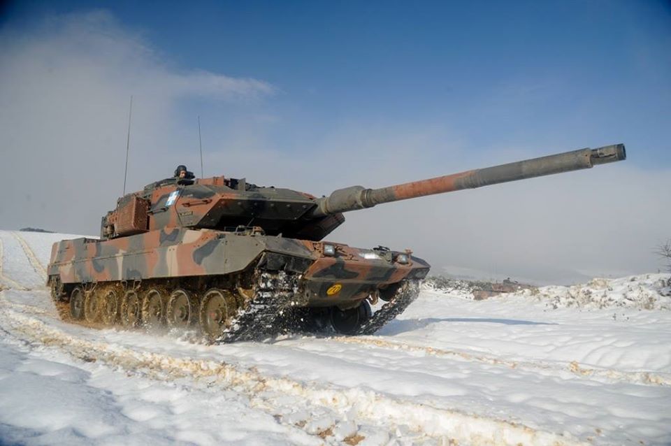 WARFARE Blog: GALERIA: Carros de combate Leopard 2 HEL gregos na neve