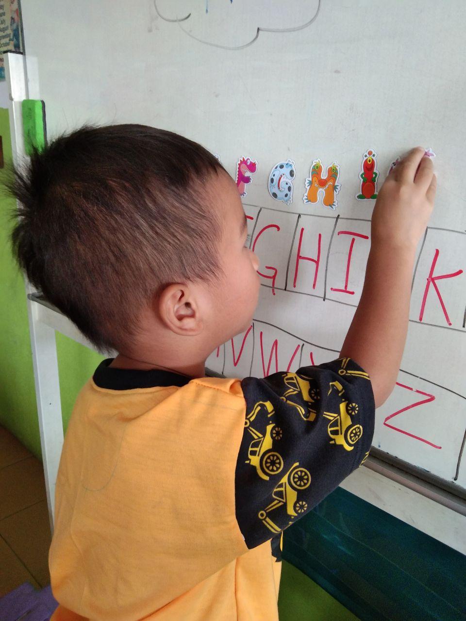 Taska Ummi Ida: Aktiviti 3 Tahun : Aktiviti Susun ABC