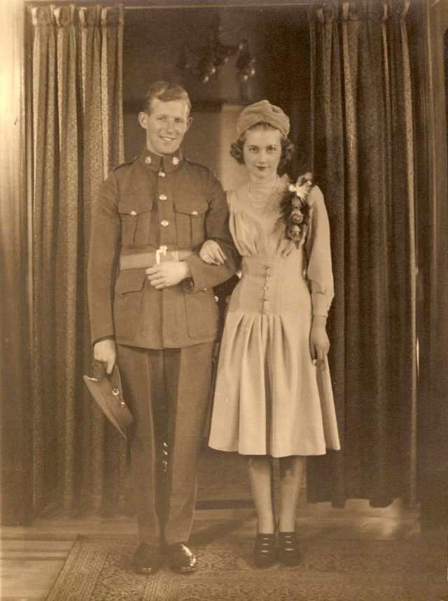 Wartime Marriage: Lovely Photos of WWII Soldiers With Their Brides ...