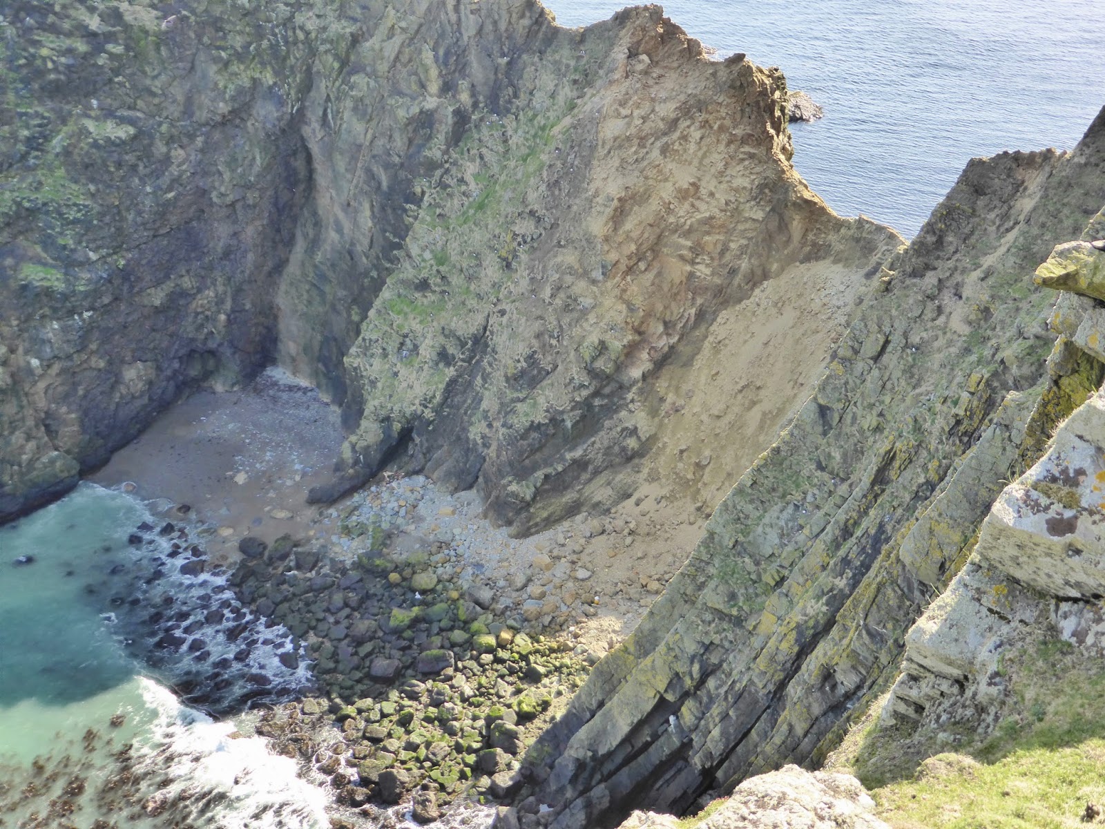 Fair Isle: Sheep Rock... Almost an Isle of it's own.