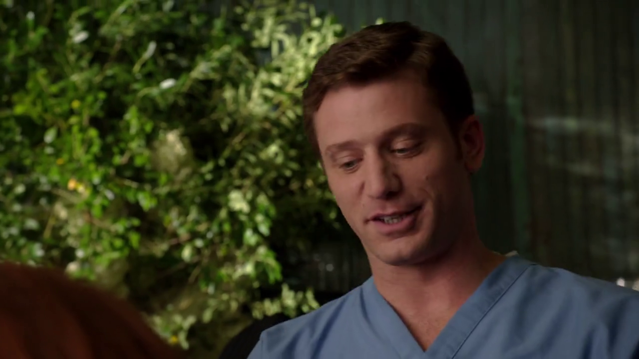 ausCAPS: Chad Lindsey shirtless in Unforgettable 1-04 "Up In Flames