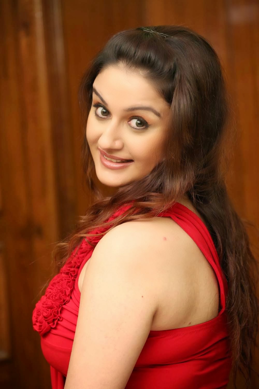 Sonia Agarwal Hot Thigh Show In Red Dress Photos Cinehub
