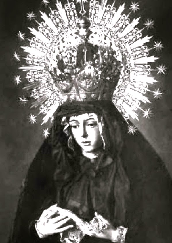 SEVILLA VISTA A LOS 80 AÑOS: LA VIRGEN MACARENA DE LUTO.