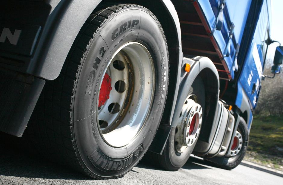 Cara Benar Memeriksa Tekanan Dan Merawat Ban Truk - Info Ban