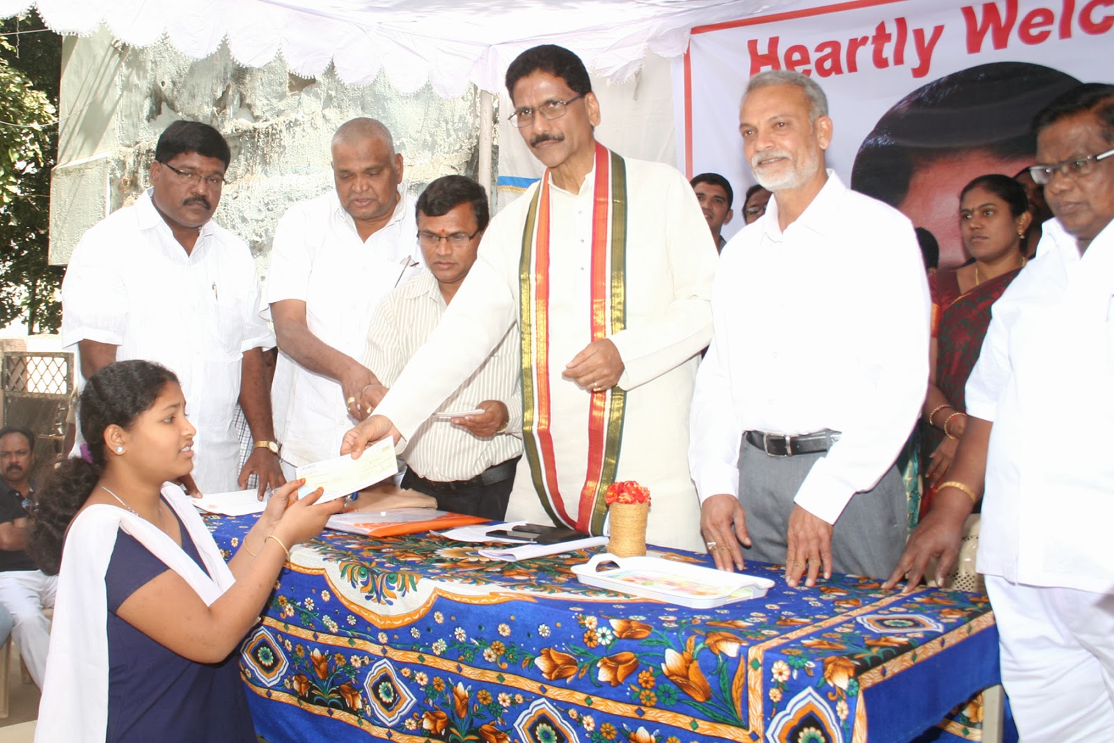 Round Table High School: రౌండ్ టేబుల్ హై స్కూల్ లో సమవేసం