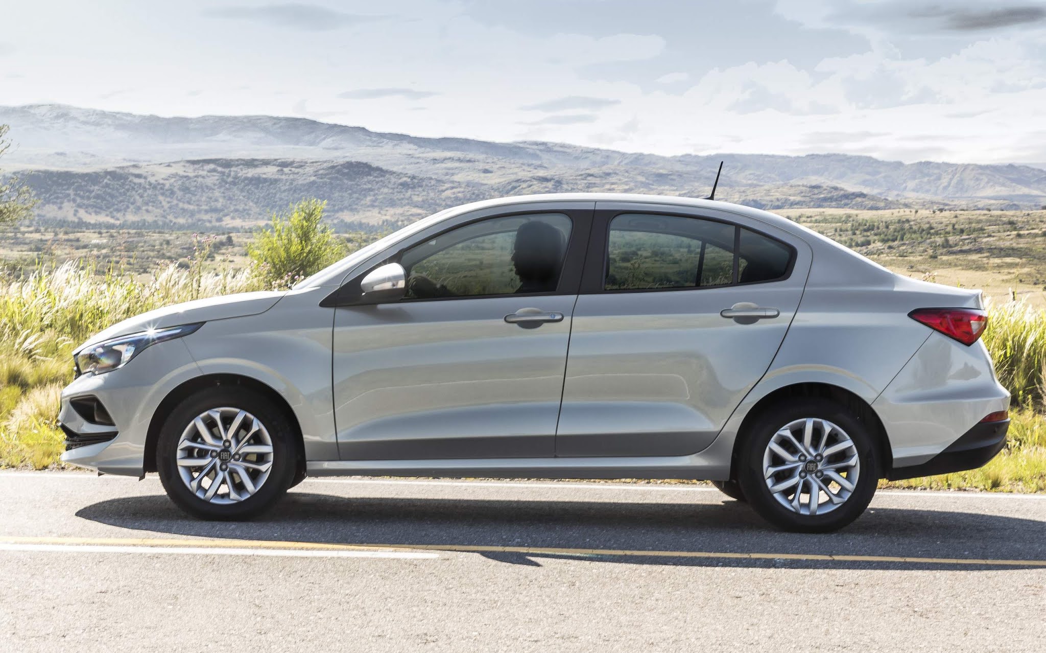 Fiat Cronos chega à linha 2021: preços, fotos e detalhes