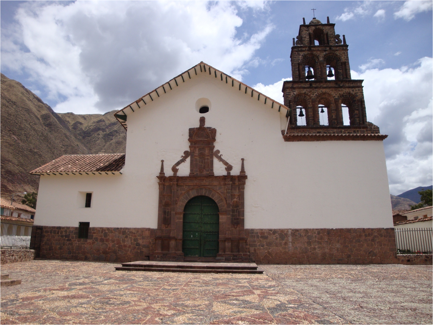 Arte y Cultura: Templo Colonial de Huaro