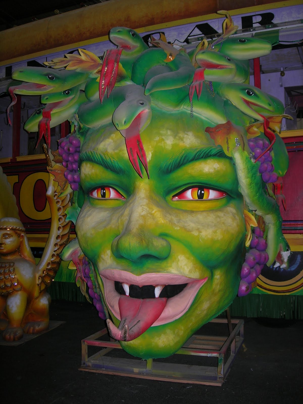 Wendy's Wonderings and Wanderings: Mardi Gras float warehouse