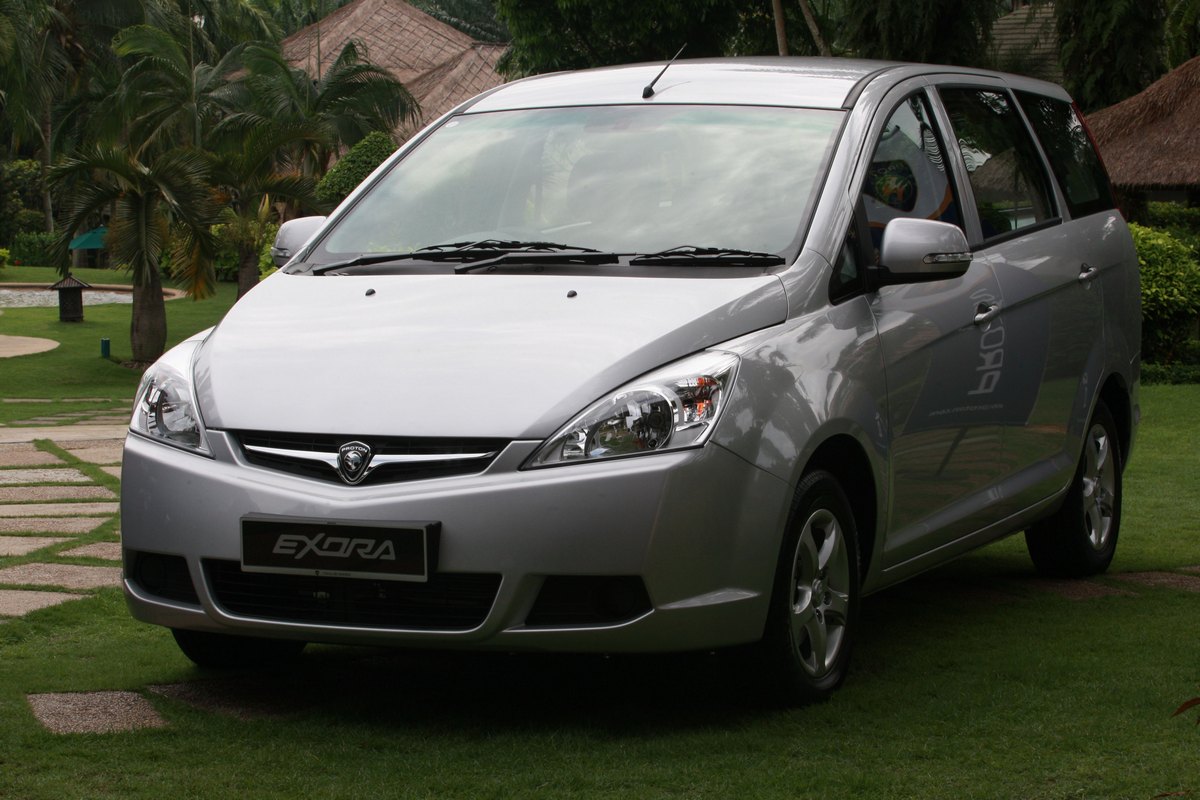 TechDope: Sneak peek of Toyota innova exora!