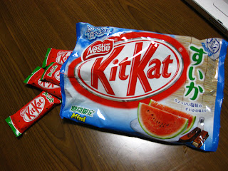 NINJA WORLD! "A Mouthful of Many Things": KitKats of the World