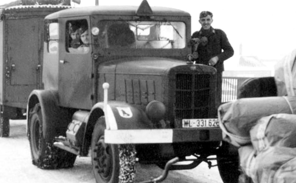 Panzerserra Bunker- Military Scale Models in 1/35 scale: Hanomag SS100 ...