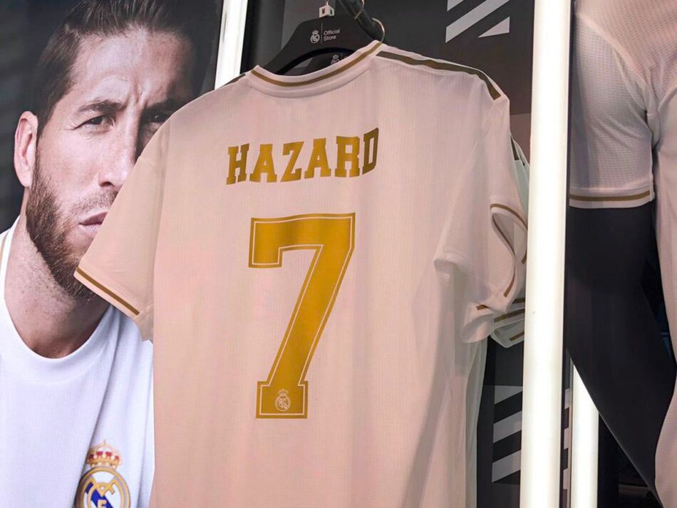 Hatimae Real Madrid Imeamua Kumpa Hazard Jezi ya Ronaldo | Habari Mbali ...