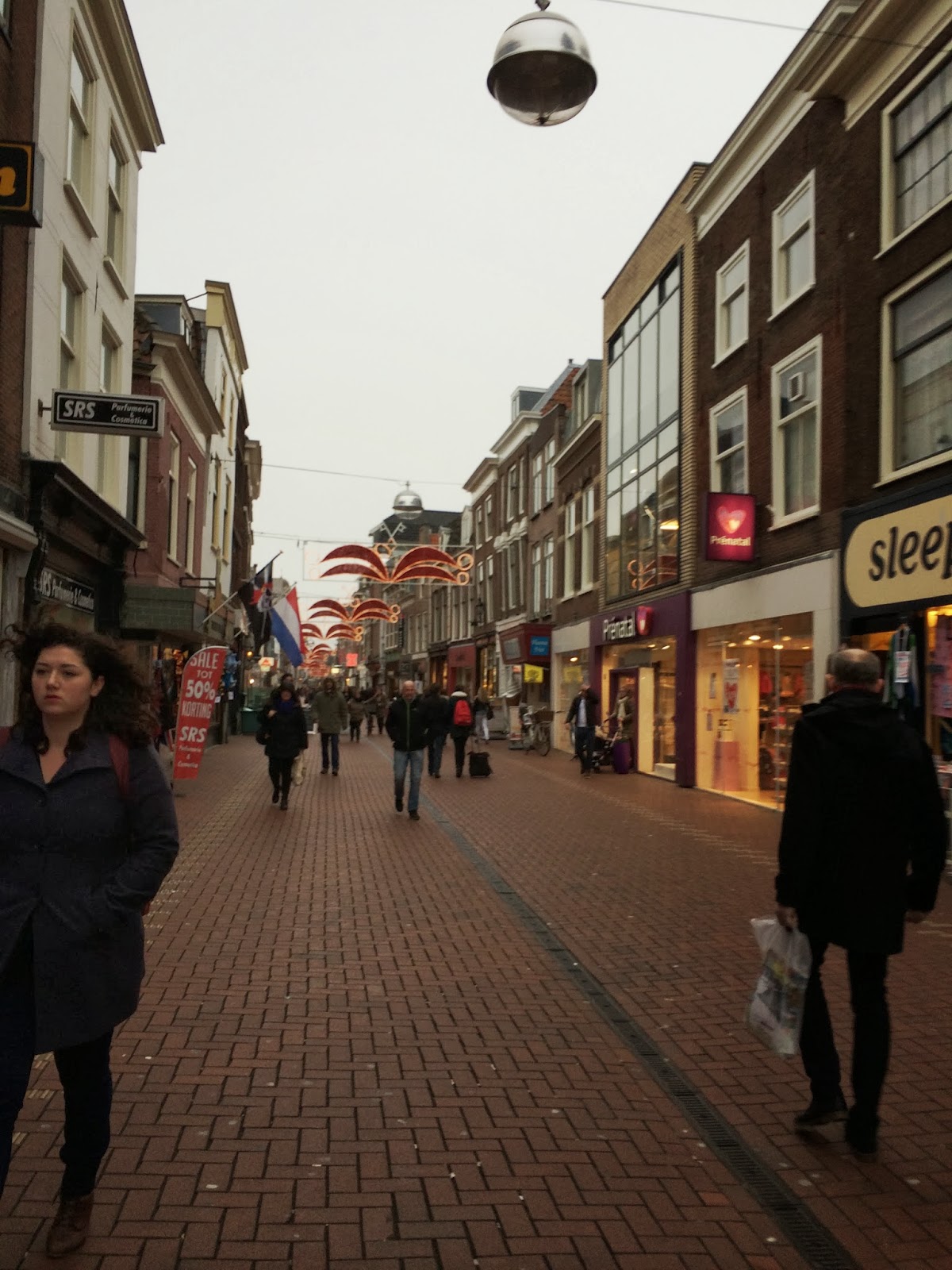 {Another Twilight In Life Of Dee}: Images of Leiden & Delft