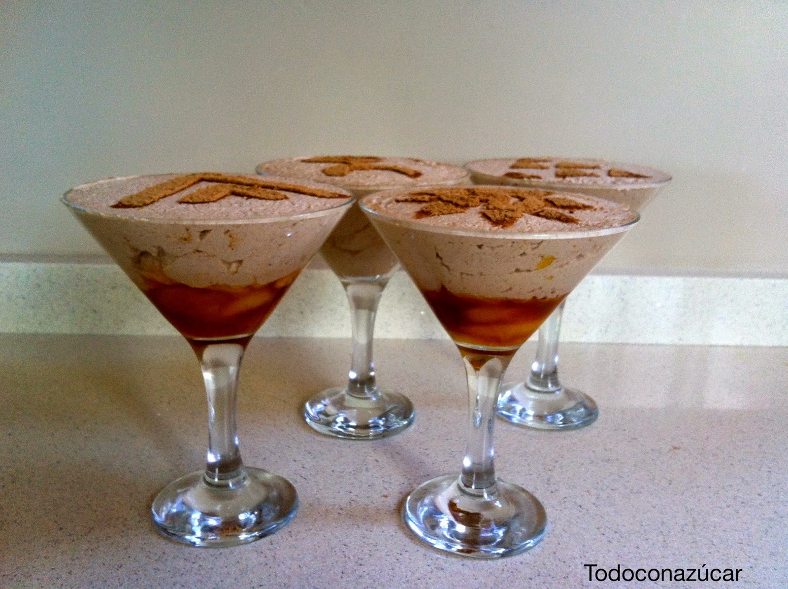 MOUSSE DE GOFIO CON PLÁTANOS CARAMELIZADOS | Todo con azúcar