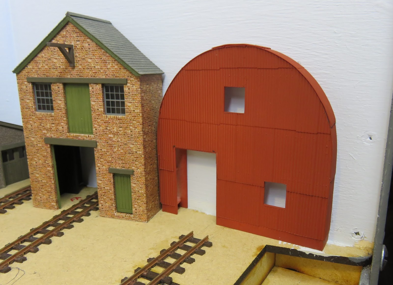 Michael's Model Railways: Corrugated warehouse