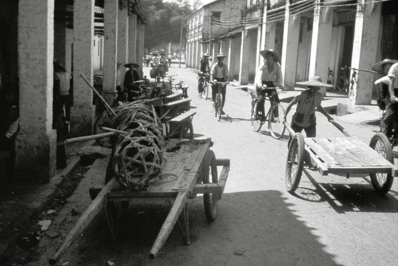30 Fascinating Photos Document Everyday Life of Guangzhou, China in the ...