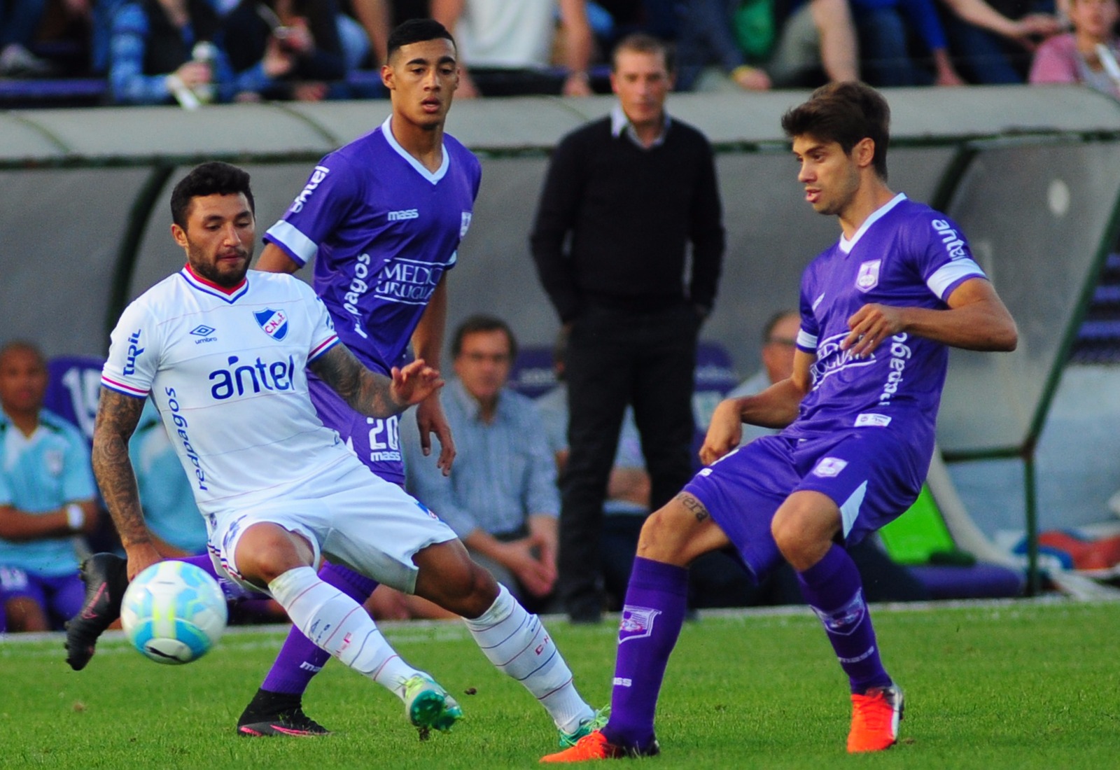 Defensor Sporting vs Nacional en Final del Intermedio 2017 de Uruguay ...