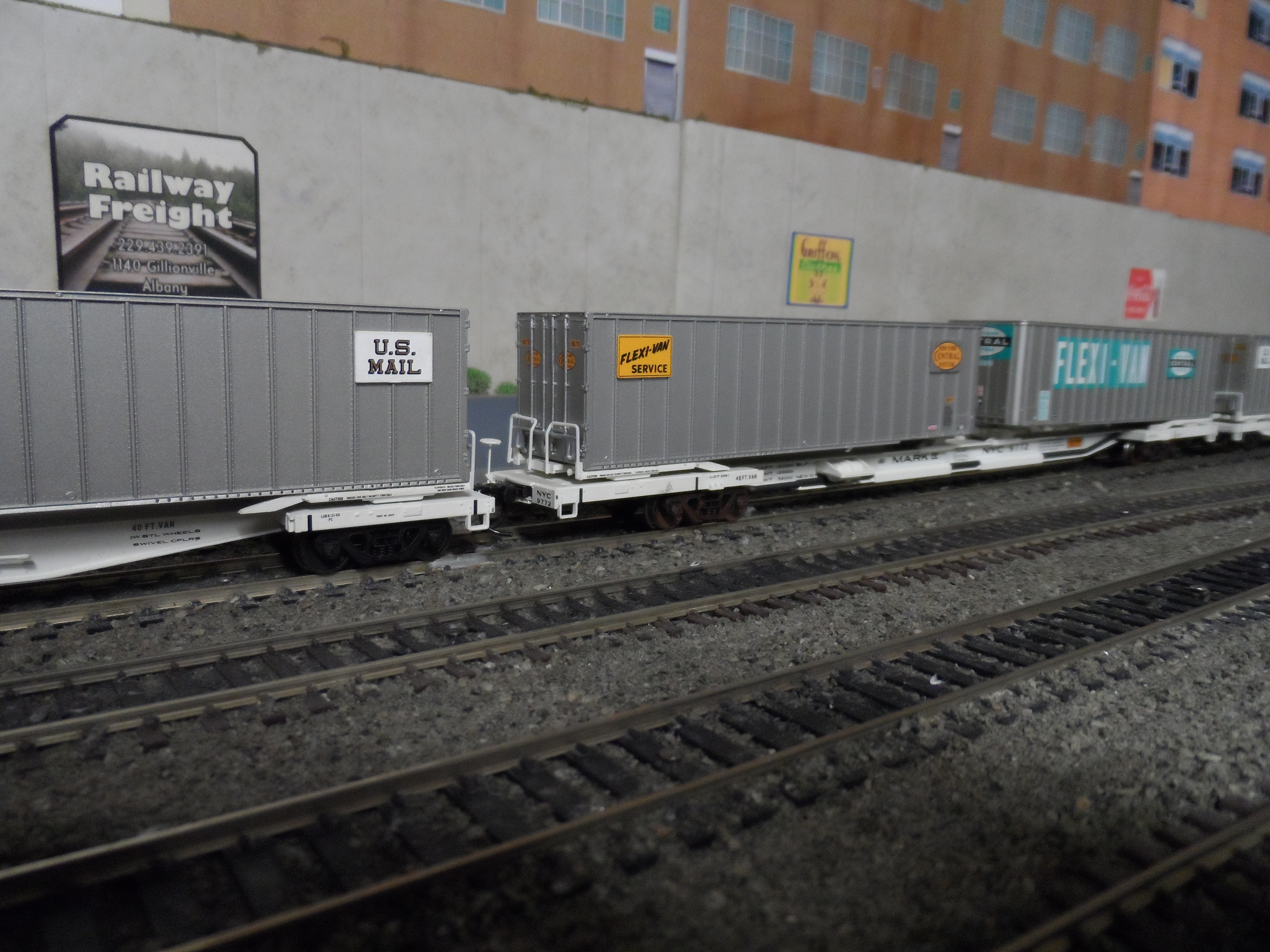 New York Central Train Layout: Penn Central Flexi Van