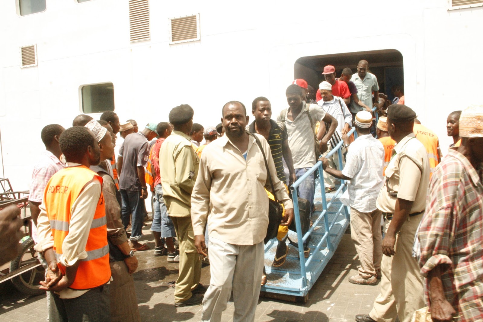 ZANZIBAR NI KWETU: Meli ya MV Mapinduzi 2 ikiwasili katika Bandari ya ...