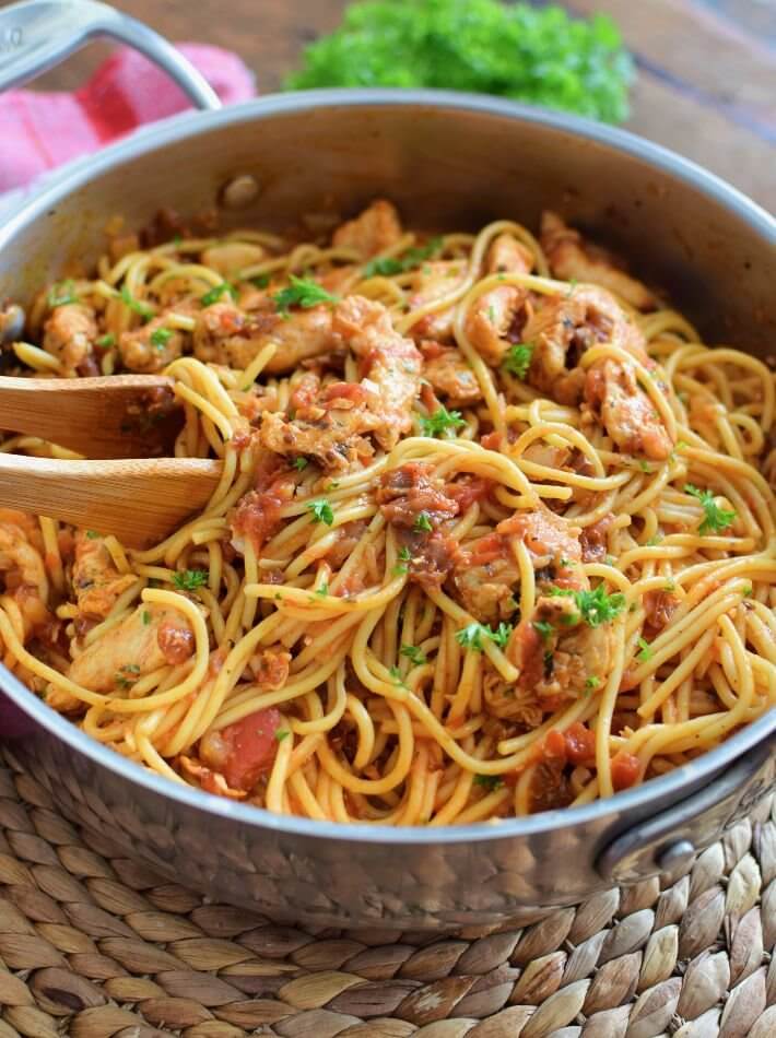 Pasta con pollo en salsa de tomates secos | Bizcochos y Sancochos