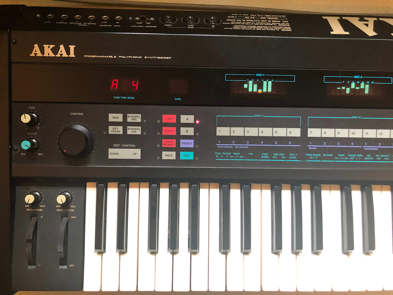MATRIXSYNTH: Akai AX80 Synthesizer