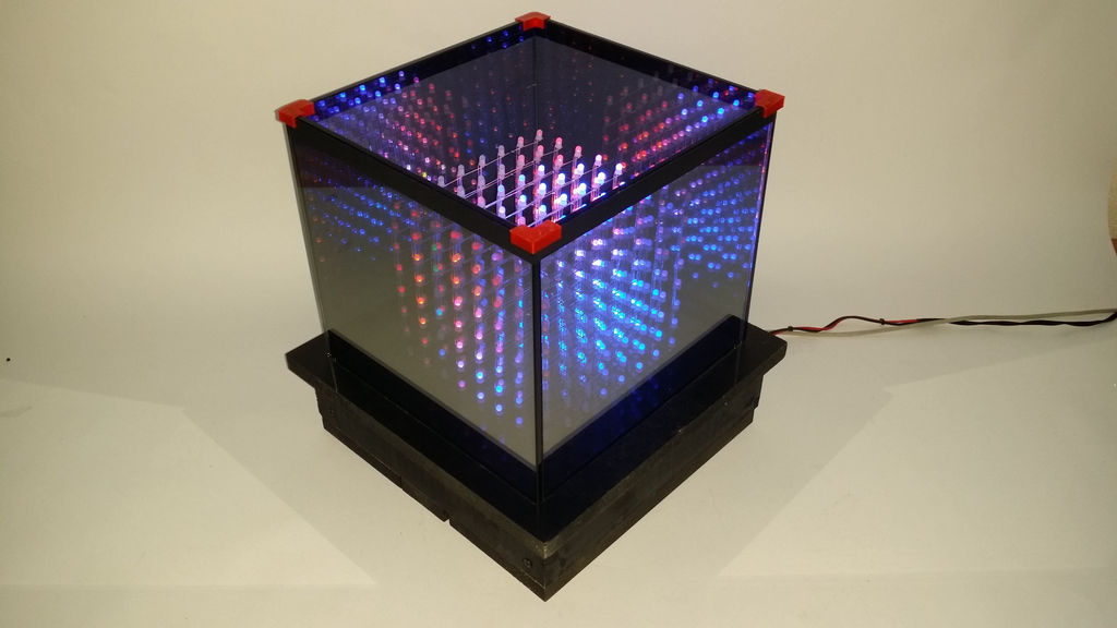 Cubo de LEDs RGB com efeito "infinito" | Aberto até de Madrugada