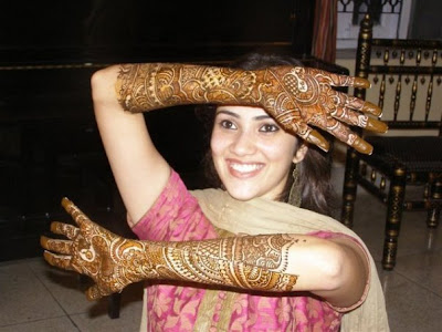 Long frocks | Pakistani Dresses | Mehndi Designs