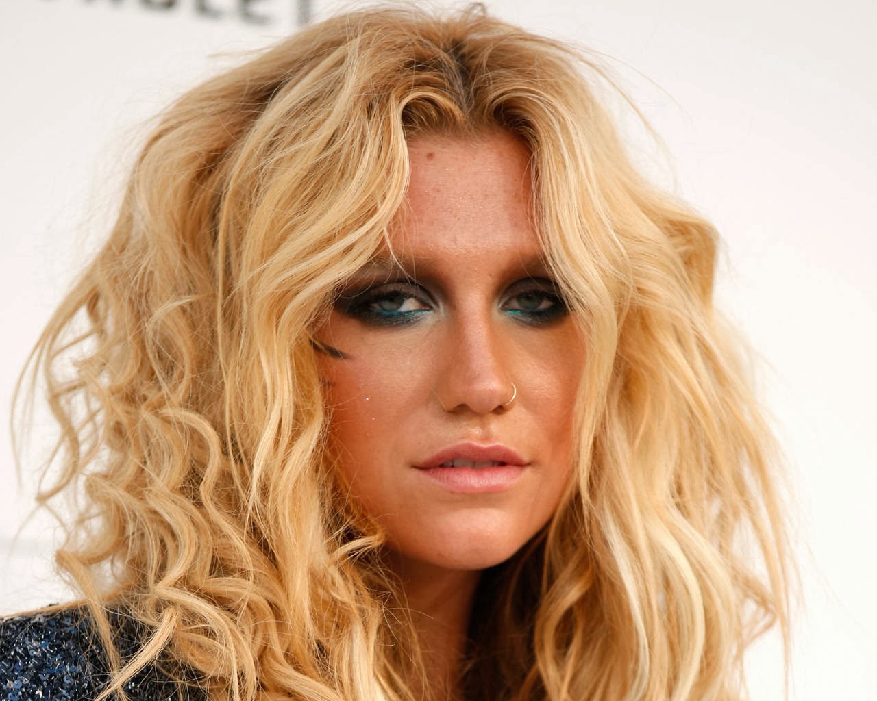Kesha en un centro de rehabilitación ~ cotibluemos