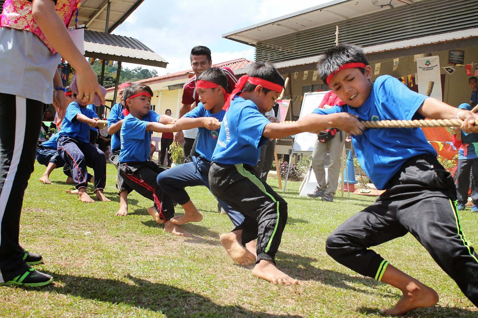 _GaBrIeLLa_: PERTANDINGAN PERMAINAN TRADISIONAL SEKOLAH-SEKOLAH SEKITAR ...