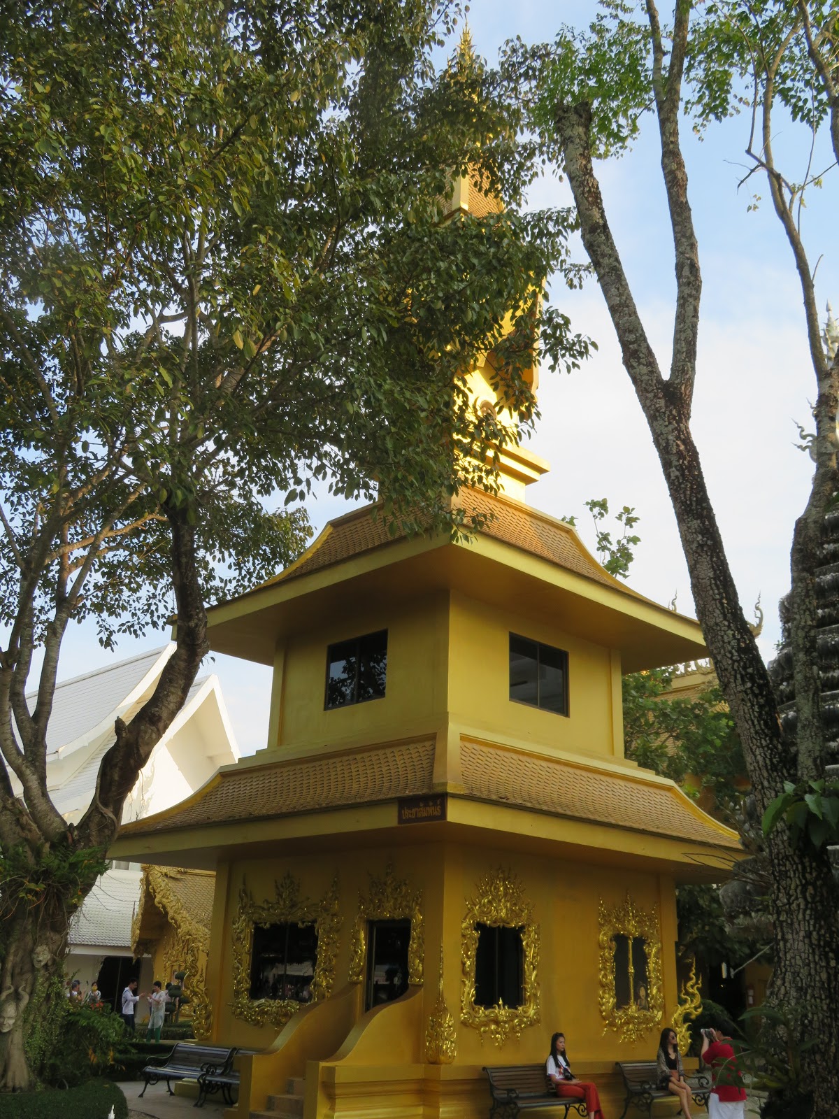 Kee Hua Chee Live!: WHITE TEMPLE OR WAT RONG KHUN IN CHIANGMAI ...