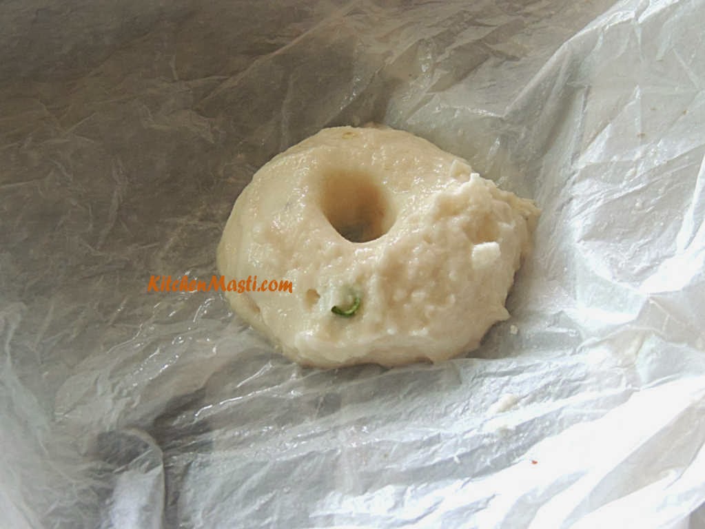 Medu Vada / Urad Dal Wada Recipe | Vegetarian Recipes