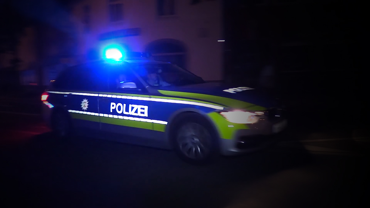 nrw-aktuell.tv: Polizei muss in Essen illegale Autorennen junger Raser stoppen - Mehrere ...