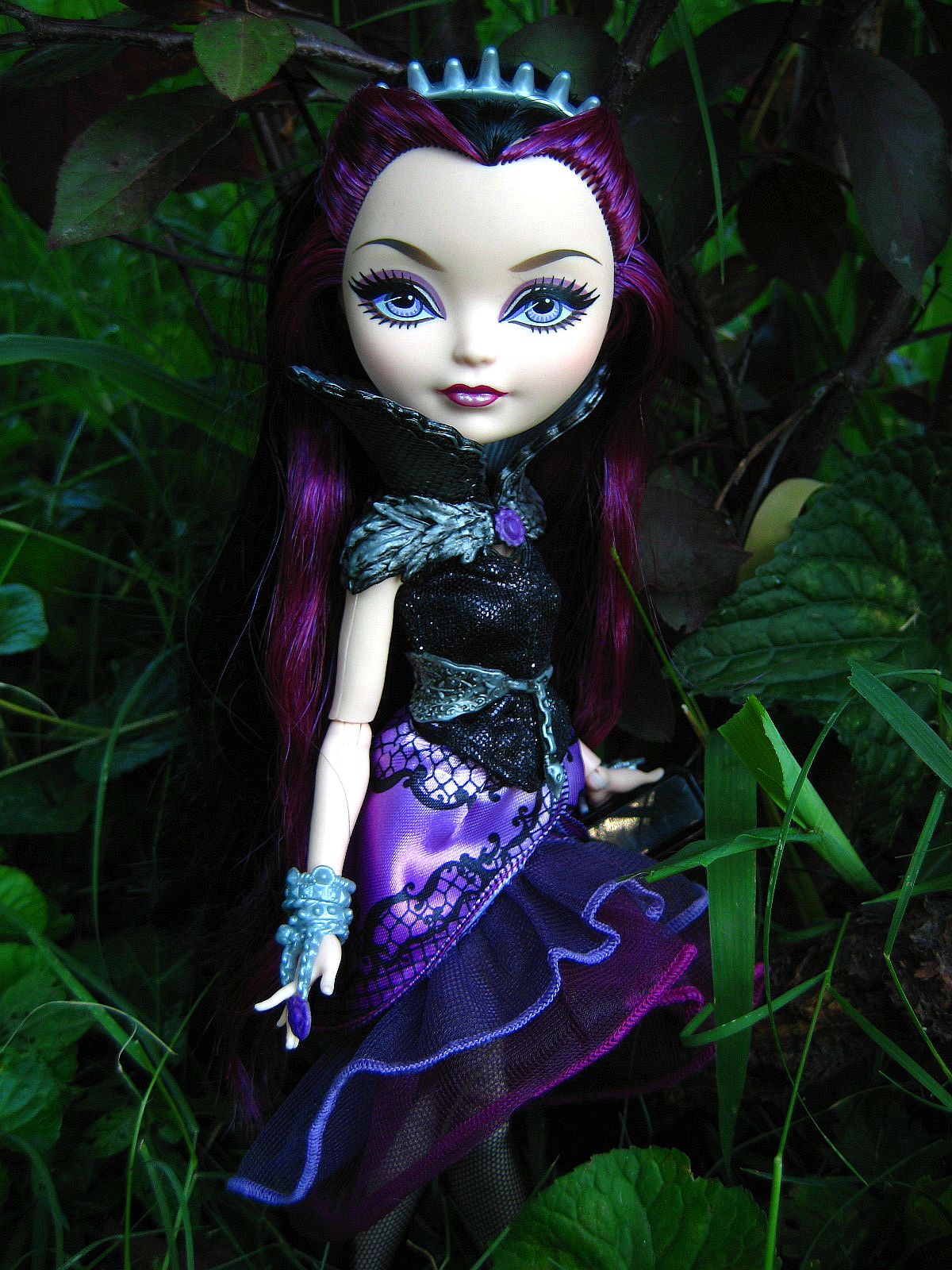 Voicething: Review: Ever After High -- Raven Queen