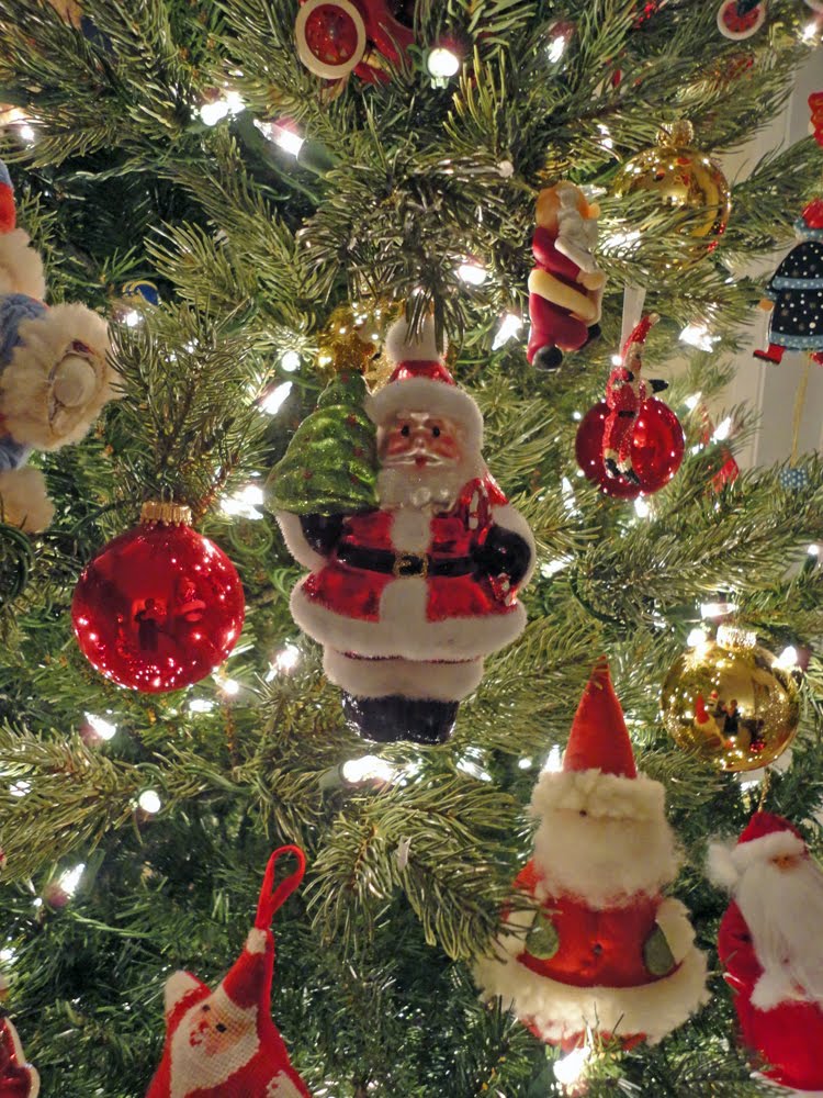 Notes from Norma: Santa, Santa Everywhere!