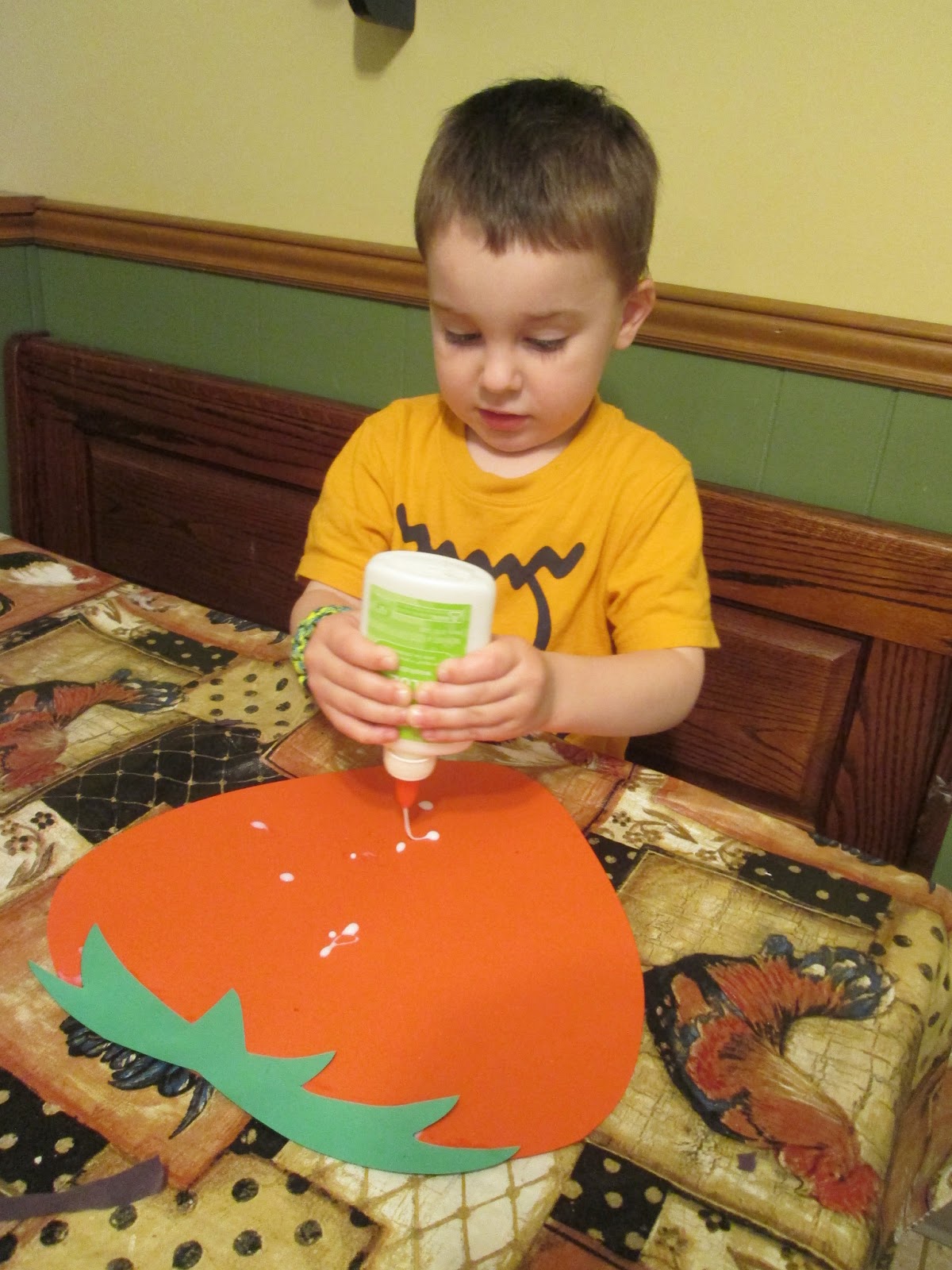 walk in the sunshine: Strawberry Craft - Great For Fine Motor Skills!