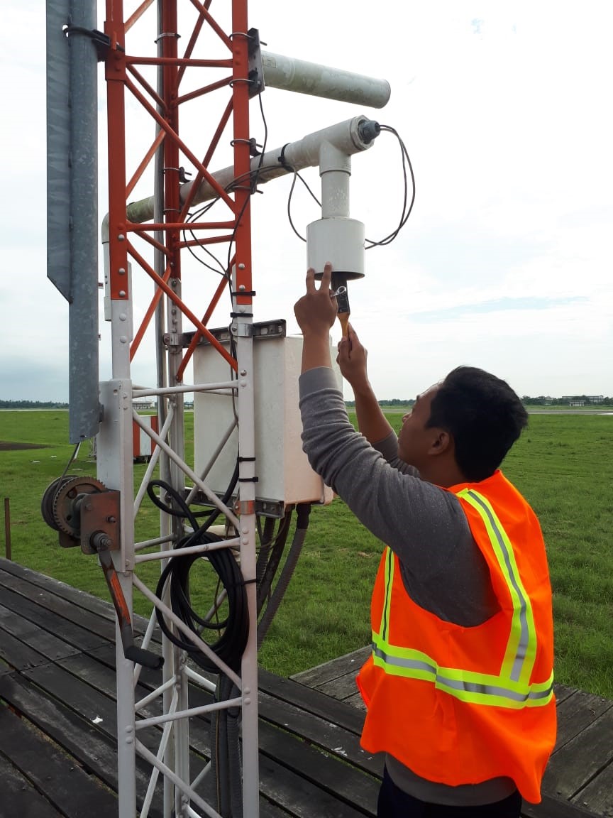 AUTOMATED WEATHER OBSERVING SYSTEM (AWOS) ~ Kolong Langit