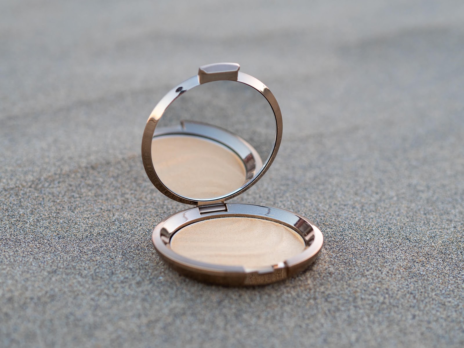 The Perfect Golden Highlighter — A Little Peculiar