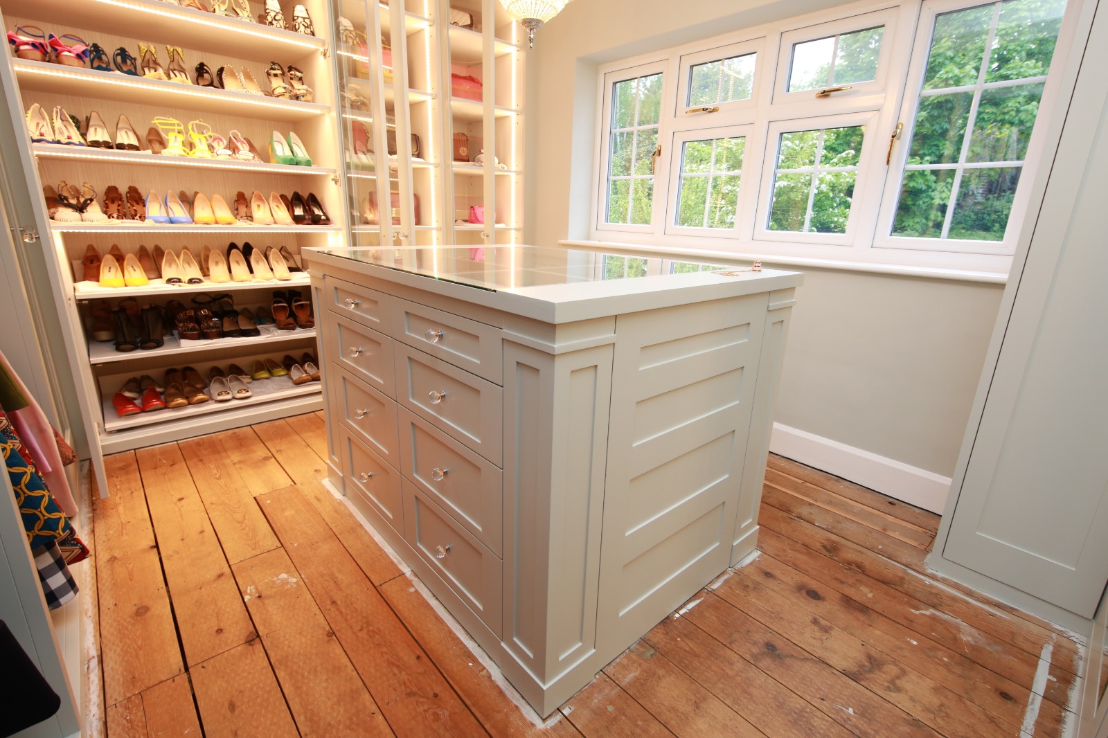 CHIC DRESSING ROOM WITH LOTS OF STORAGE FOR SHOES, BAGS AND JEWELRY