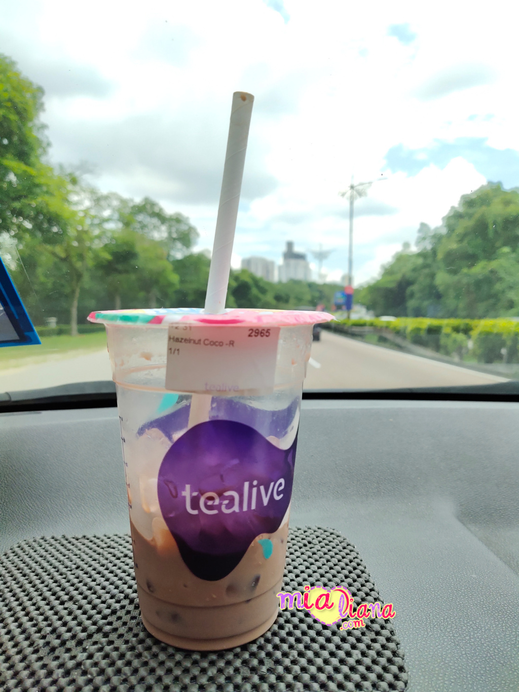 Minum TeaLive Hazelnut Coco
