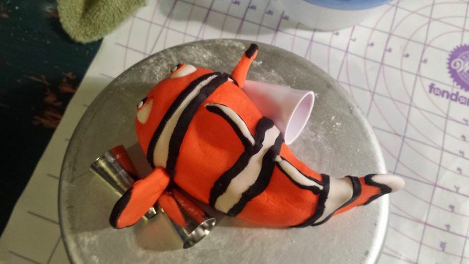 Cassie's Cakes and Sweets: Finding Nemo: Sculpting Fondant Characters