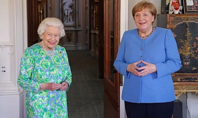 Queen Elizabeth met with the German chancellor Angela Merkel