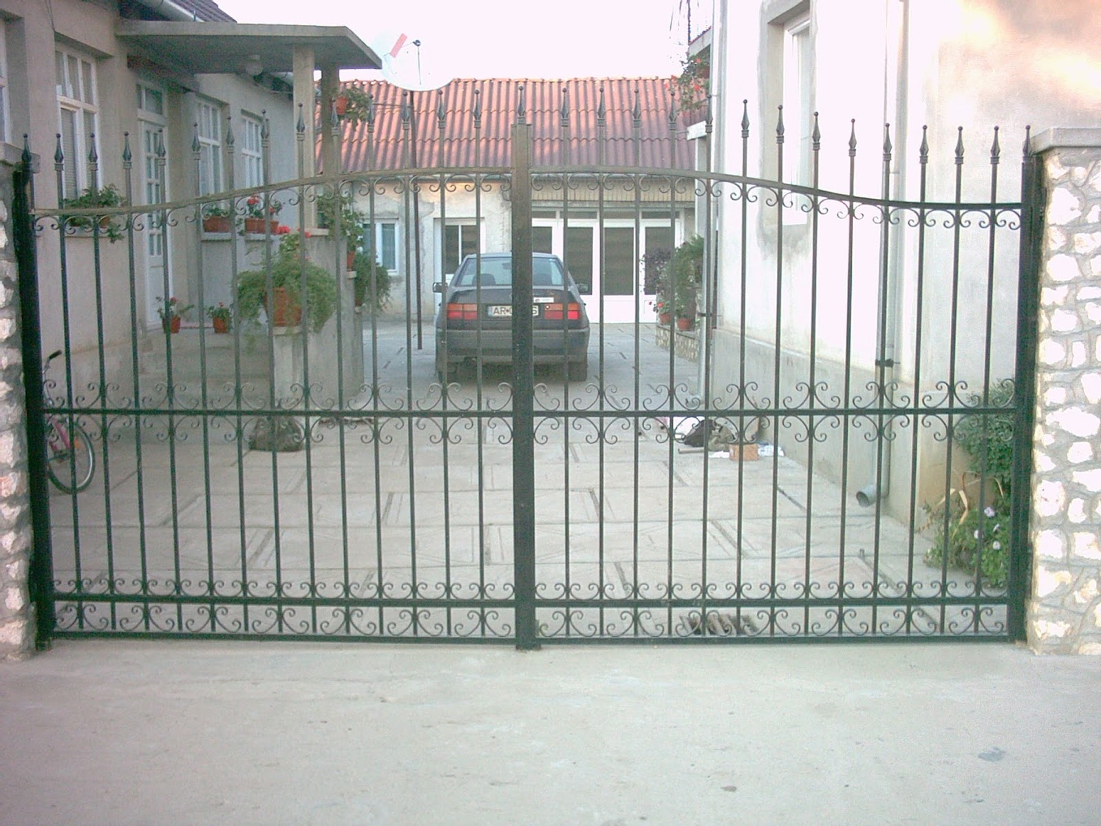 Porti metalice rezidentiale. Confectionam porti metalice din profile ...