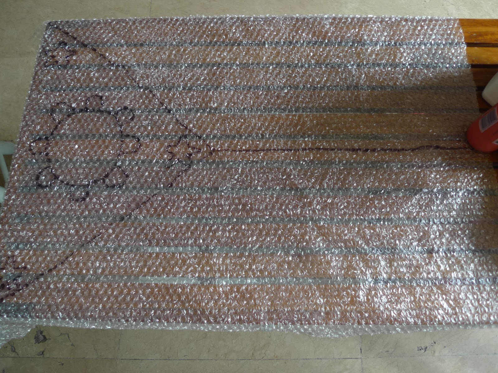 DIY Corporate Mom: Holiday Play: Bubble Wrap Flag