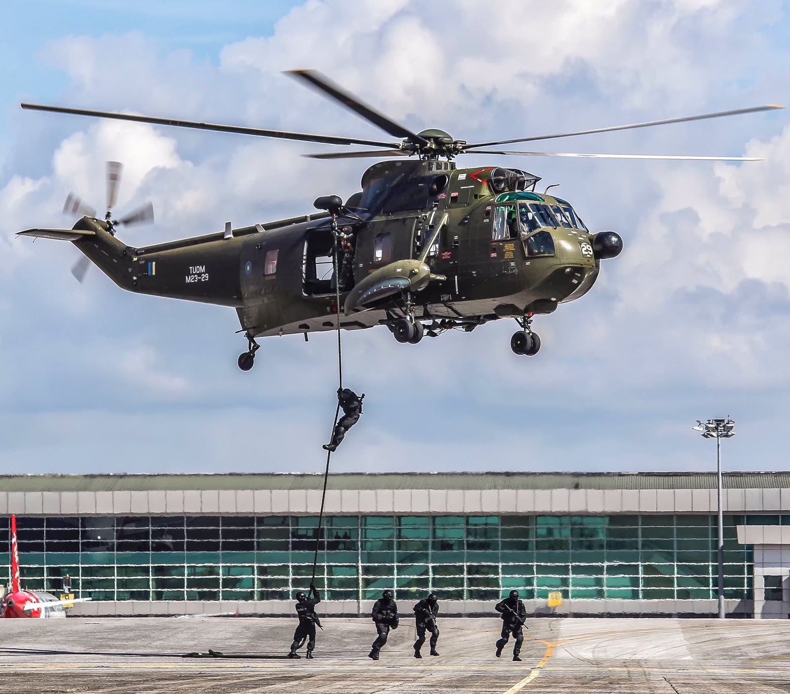 AAG_th บันทึกประจำวัน: มาเลเซียมองจะเช่าเฮลิคอปเตอร์เพื่อแทน ฮ.S-61 Sea ...