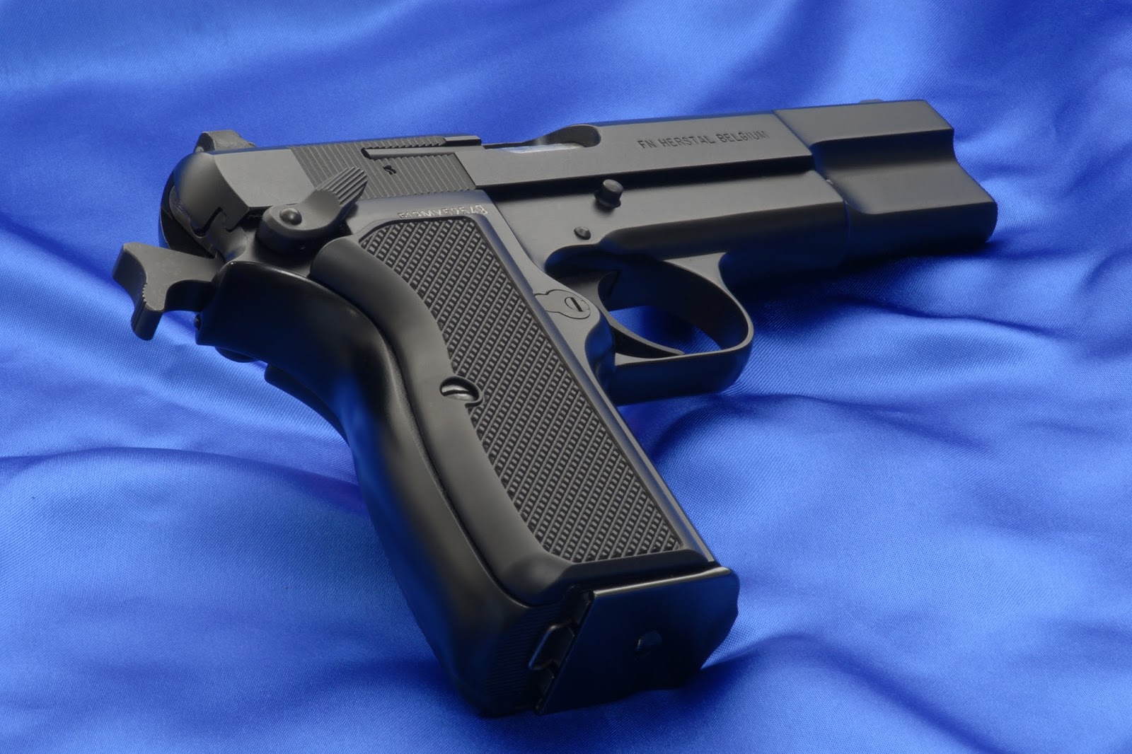 Sala de Armas: 188 fotos variadas de Pistolas