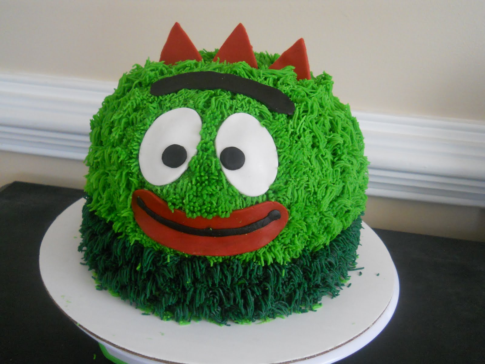 The Happy Caker: Yo Gabba Gabba-Brobee Cake!