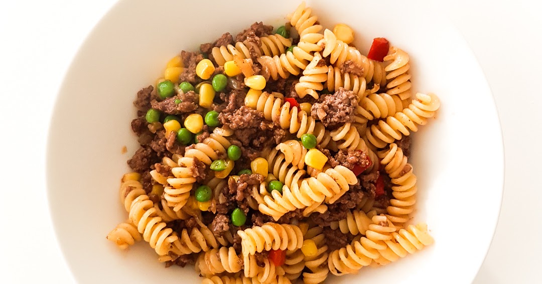 Edullisia ruokia: Makaronimössö, lihapullat ja kaalilaatikko