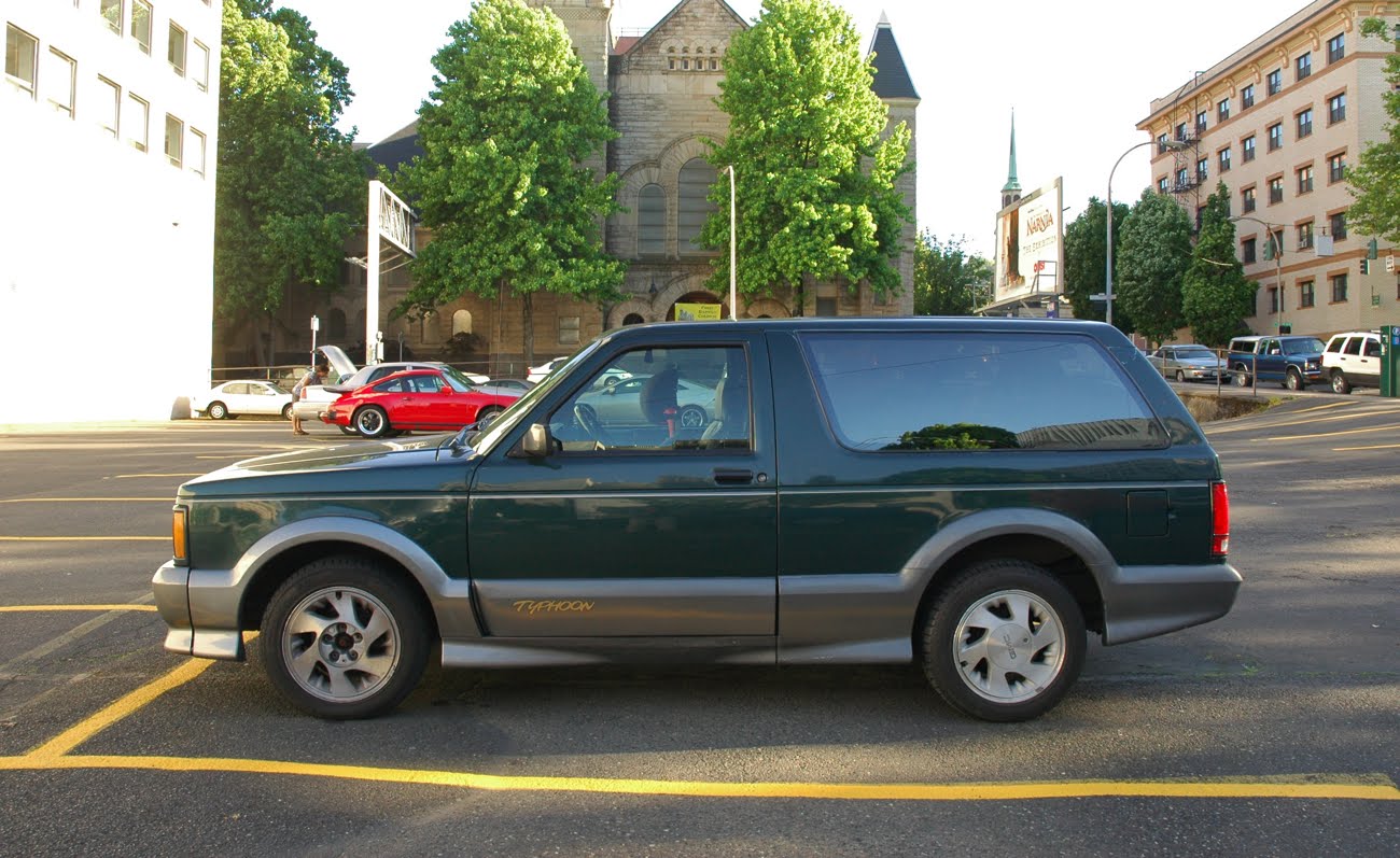 OLD PARKED CARS.: Labor Day Bonus: 1992 GMC Typhoon.