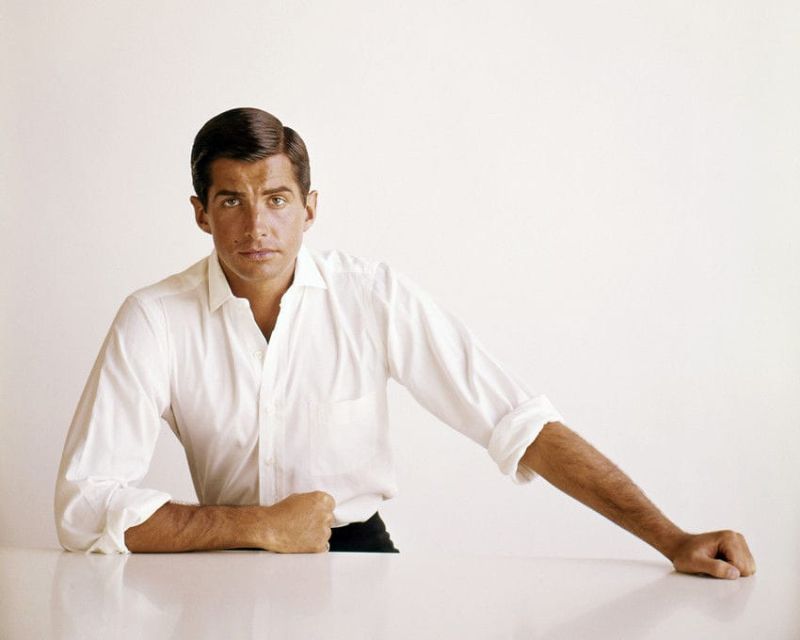 40 Handsome Portrait Photos of American Actor George Hamilton in the ...